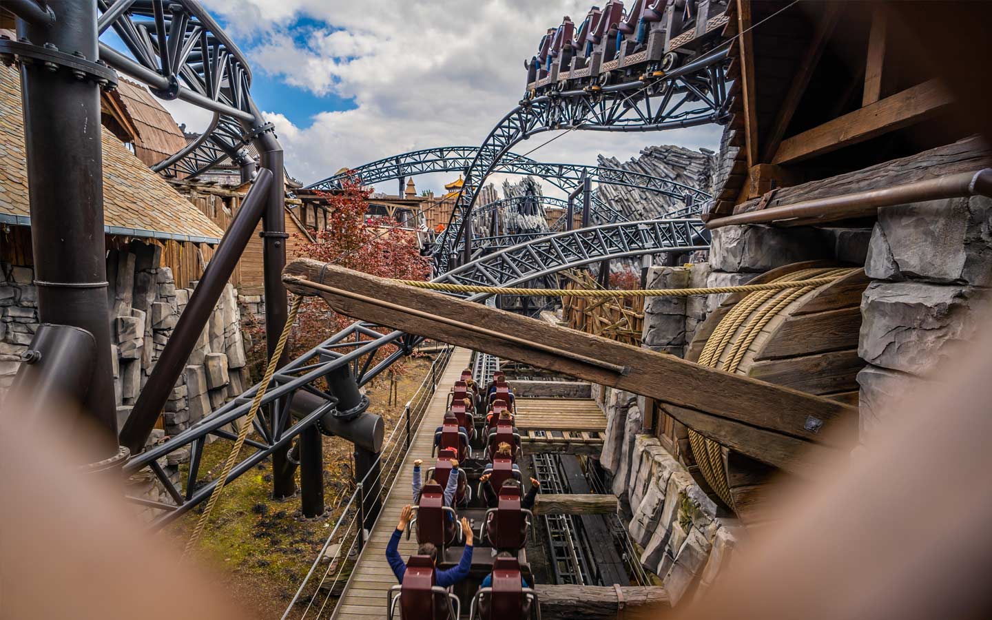 Taron – Multi Launch Coaster (Achterbahn) - Phantasialand Resort