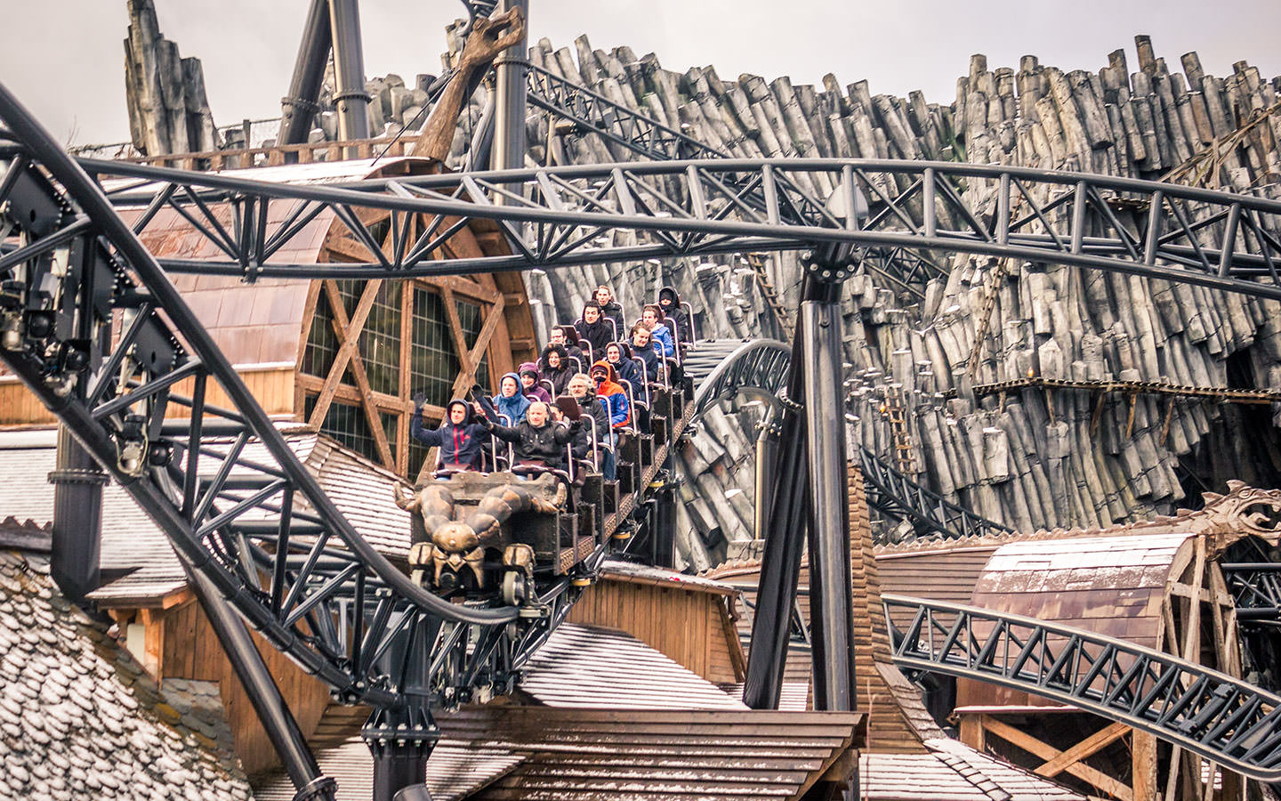 Taron – Multi Launch Coaster (Achterbahn) - Phantasialand Resort